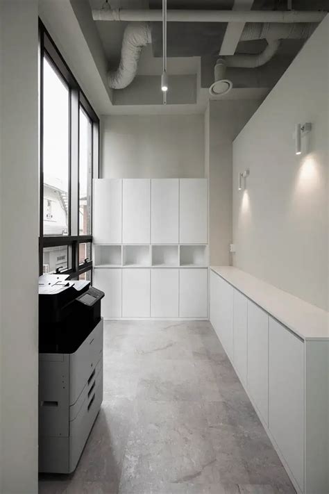 군더더기 없이 깔끔한 화이트톤 26평 작은 사무실 인테리어 마포구 서교동