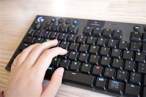 「logicool G913 Tkl」レビュー 超薄型の無線テンキーレスキーボード まめログ！