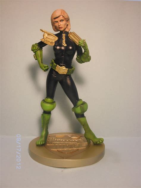 Judge Anderson Ala Halcyon A Sizeable Vinyl Kit Of The Curvy Psi Cop I