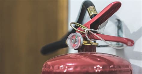 Be prepared: How to properly use a fire extinguisher | SafeWise