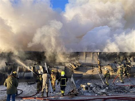 ШУУРХАЙ Баянгол дүүрэгт байрлах худалдааны төвд гарсан галын тархалтыг зогсоож бүрэн
