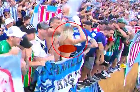Duh Ada Wanita Bertelanjang Dada Rayakan Kemenangan Argentina Di Stadium Lusail