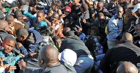 ნიგერიაში საქველმოქმედო ღონისძიებაზე ჭყლეტისას 31 ადამიანი დაიღუპა მათ შორის ბავშვები ტაბულა