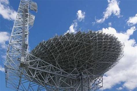这个小镇法律禁止使用wifi和手机，只因一个巨大的望远镜