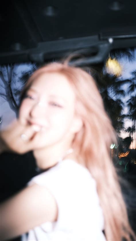 더쿠 최근 많은 여자들을 울리고있는 블랙핑크 로제 인스타 