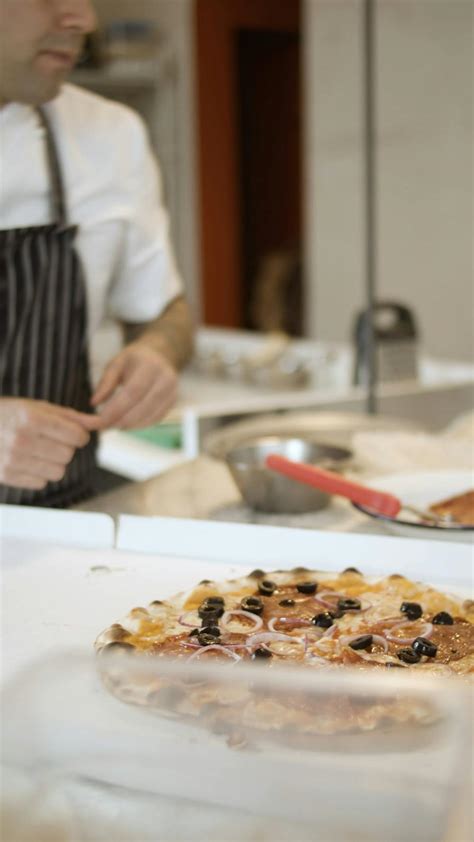 アダルト キッチン ケーキの無料の動画素材