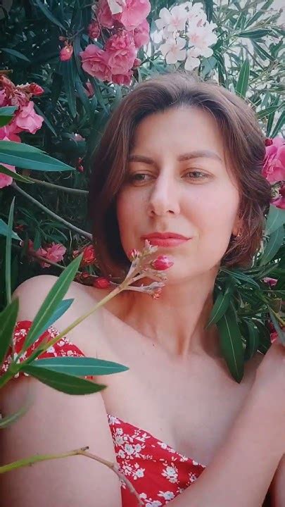 Маша в цветах🌺 Youtube