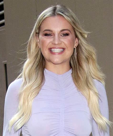Kelsea Ballerini Hairstyles And Haircuts Hair Ideas