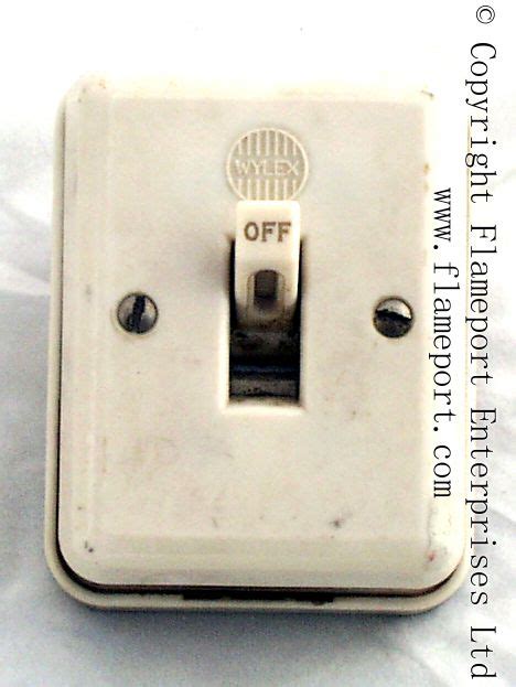 Wylex White Plastic Double Pole Switch