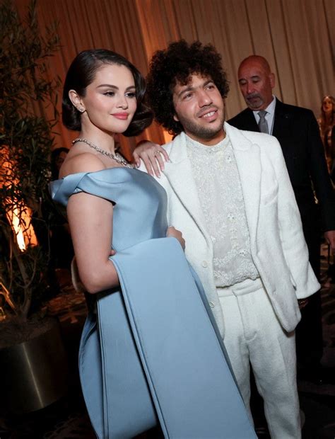 Selena Gomez deslumbra como 'Cenicienta' junto a Benny Blanco en los ...