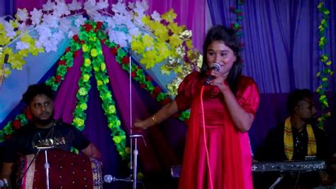 রিয়ামনি মঞ্চে উঠে হাজারো দর্শক সামনে নিয়ে অসাধারন গানে গেয়ে শোনালো। Youtube