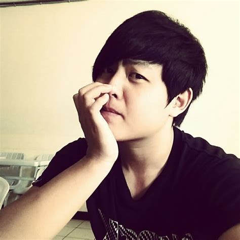 我去上的課程叫做跨平台網頁程式開發 基本上課程內容很多 包含前端網站的課程、後端的、資料庫、系統架構設計 因為職訓局還是有所謂的招生壓力，所以課程都會塞好塞滿，六個月肯定學不完 所以進去只建議