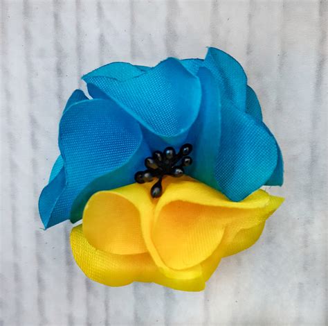 Бутоньєрка Патріотична жовто блакитна продаж ціна у Львові Шпильки і затиски для волосся від