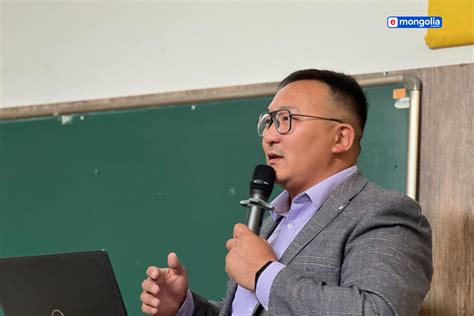 Хувьсаж буй боловсрол насан туршийн суралцахуй сургалтад илтгэл танилцууллаа · E Mongolia Academy