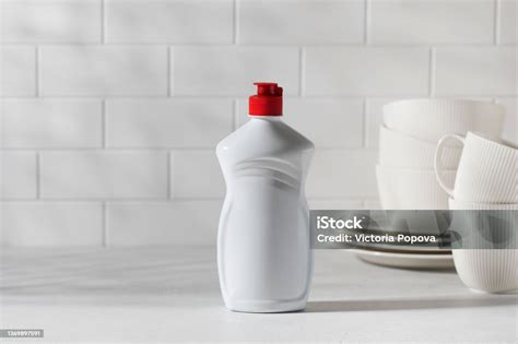 액체 식기 세척 세제와 흰색 플라스틱 병의 모형 기치 공간을 복사합니다 주방용 세제에 대한 스톡 사진 및 기타 이미지 주방용 세제 병 0명 Istock
