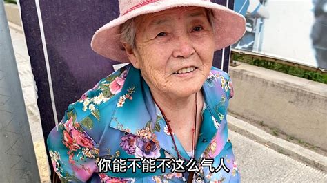 85岁奶奶自己偷着跑出去，孙子和88爷爷出去找，气的孙子直训奶奶 Youtube