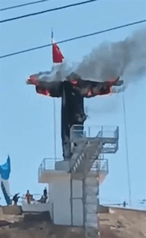 Junín Monumento Cristo Blanco Se Incendia En Chupaca Tres De Diciembre Sociedad La República