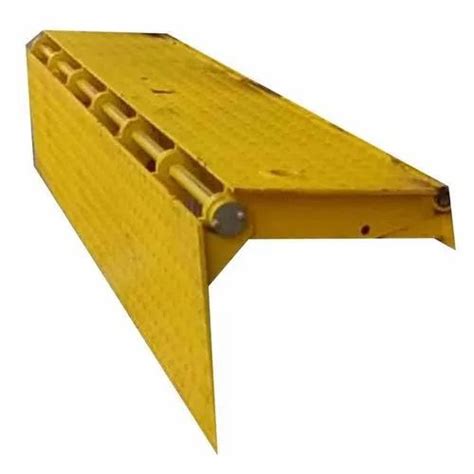 Feet Semi Automatic Edge Dock Leveler Ton At In Pune ID
