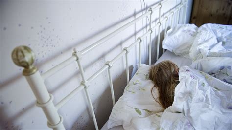 Pappa åtalas För Att Ha Slagit Och Sparkat Sin Sexåriga Dotter