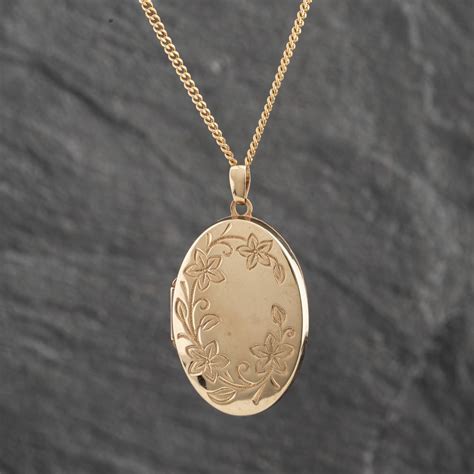 Pre Owned 9ct Yellow Gold Oval Engraved Flowers Edge Locket Pendant