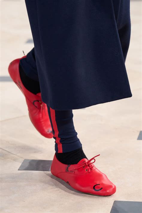 Exit Les Mocassins Les Derbies Simposent Comme La Tendance Chaussures