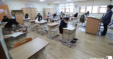 코로나 위험군 퇴직교사가 방역을 교육부 탁상공론 반발