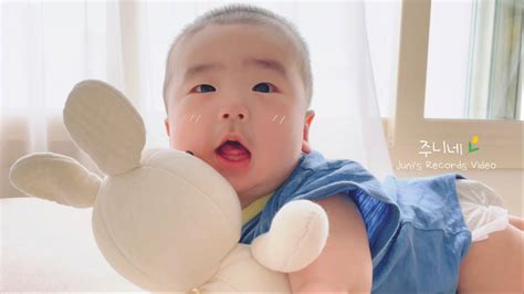 Vlog 드디어 시작된 뒤집기지옥 5개월아기놀아주기 배냇머리밀기 아기과자만들기 초기이유식단호박미음 홈샤브샤브 육아브이로그 아기브이로그 20