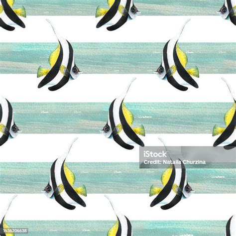 밝고 줄무늬가 있으며 흑백으로 수평 파란색 줄무늬를 배경으로 노란색 삼각형 열대 물고기가 있습니다 수채화 그림 열대 물고기