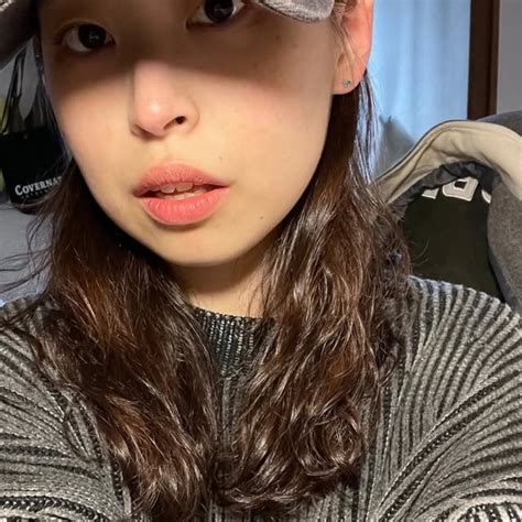 스친들은 크리스마스 준비 하고있는게 있어 🎅 나는 내가 일하는 매장에서 크리스마스케이크 예약 신청 하려고해 🎂 그리고 친구와의 연말 모임 🥂 스친들의 크리스마스는 어떨