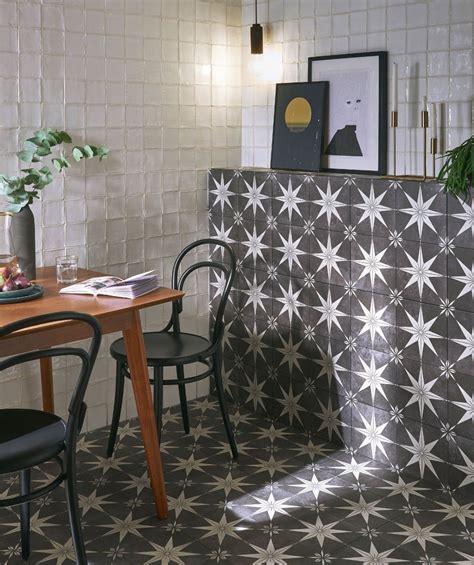 Stello™ Topps Tiles