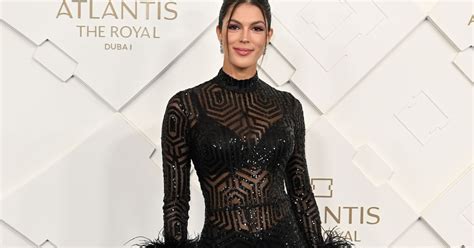 Iris Mittenaere une photo en maillot qui dévoile ses vergetures fait