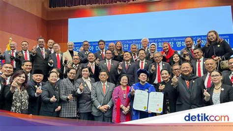 Anggota F Pdip Dpr Pakai Pin Puan Maharani Di Korsel Apa Maksudnya