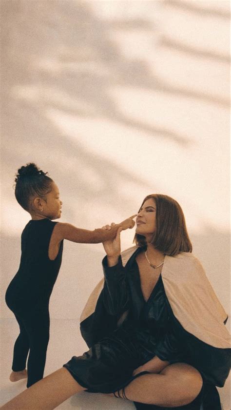Photos From Kylie Jenner S Pregnancy Style Artofit