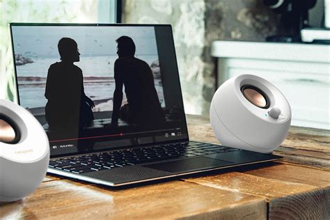 Creative Pebble V3 Speaker Desktop Minimalis Tapi Fleksibel Urbandigital