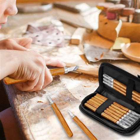 Комплект от 12 длета за дърворезба с камък за заточване и кутия за
