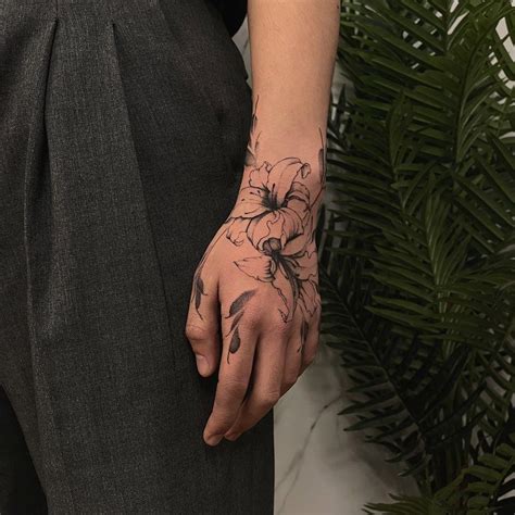 30 Unique Hand Tattoos For Girls With Their Meaning Ilustrasi Poster