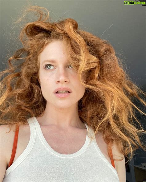 Sarah Hay Wiki Biography Age Gallery Spouse And More
