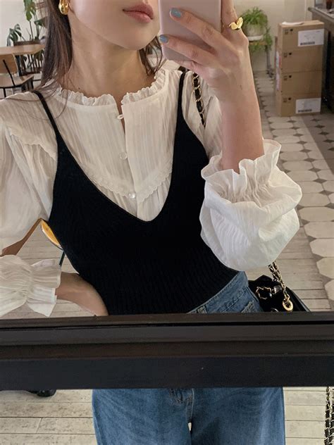 코너 봄 프릴 셔링 하객룩 코튼 블라우스 2color 에이블리