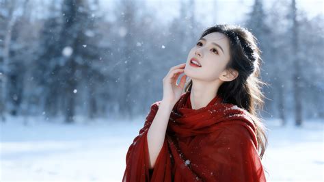 冬季雪景红色衣服美女 4k超清横屏车机壁纸3840x2160免费下载 墨鱼部落格