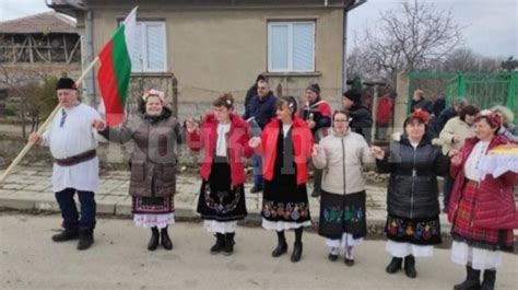 Ритуално зарязват лозите за здраве и берекет в Тополовец Konkurent Bg