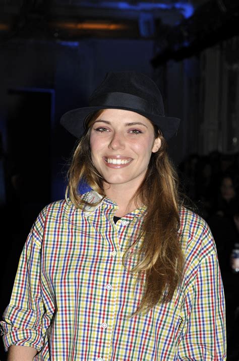 Photo Archives Portrait D Emma Daumas En Purepeople