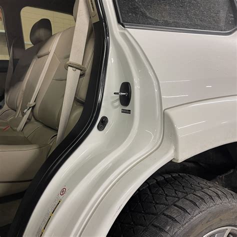 Toyota Land Cruiser 200 - установили бесштыревые доводчики дверей ...