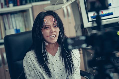 거룩한 밤 정지소 악마에게 잠식당한 눈빛…놀라운 재발견 뉴스1