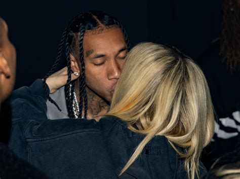 ついに撮られた！アヴリル・ラヴィーンと人気ラッパーがキス、元婚約者との思い出の場所で 2 2 Frontrow