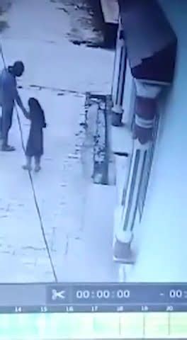 Child Kidnapping Viral Video: CCTV में कैद किडनैपिंग | Shorts - YouTube
