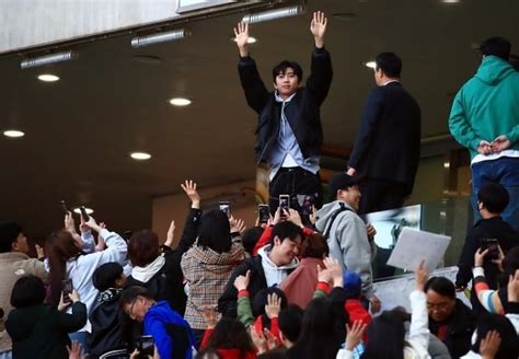 임영웅 정말 미치겠다소음 사과 주민들에 전한 선물 정체 한국경제