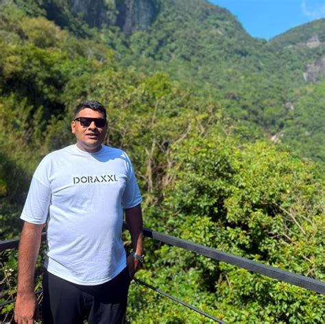 Still Love Page පොලිස්කාරි පස්වන කොටස ……………………………………………………………… චූටි මේ දොර අරින්න චූටි