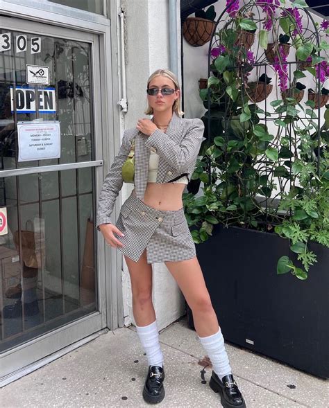 E L L I E W A R N K E Fashion
