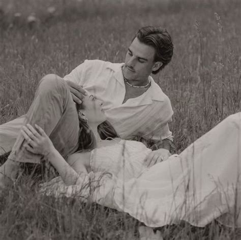 Pin By Ankit Darji On Ankit Engagement Photos Couple Photography