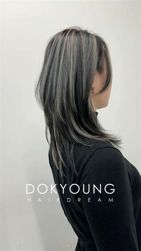 독산동미용실 도경헤어드림 도경원장 뿌리 탈색 한 번으로 백금발 가능 🤔 뿌리가 자라 얼룩진 백금발 과연 한 번의 탈색으로 해결될까 💡 💛 손상 최소화 최대
